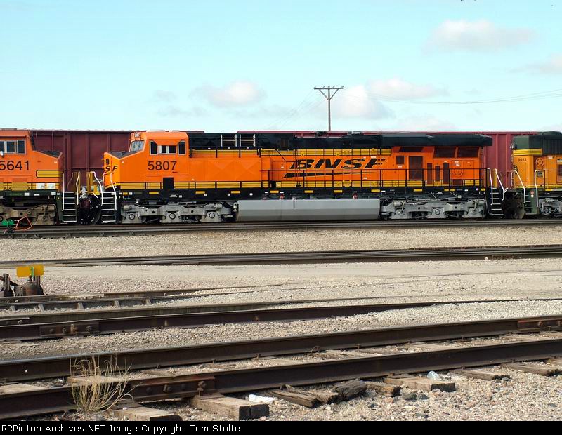 BNSF 5807